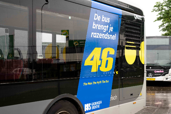 Ook in Assen pakt Qbuzz uit met speciale Valentino Rossi-bus - OV Nieuws GD